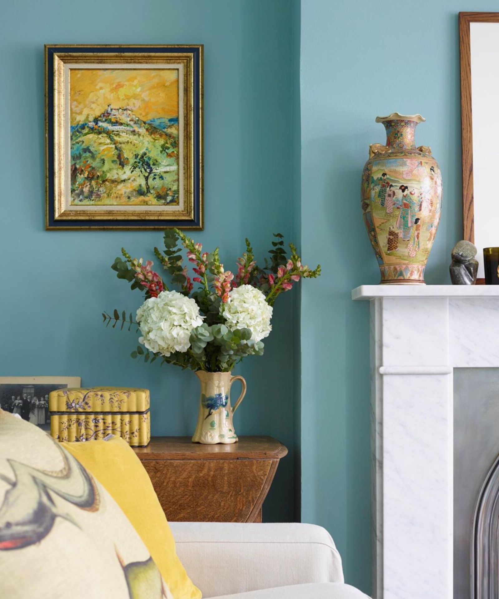 What colors make a room feel happy? Color psychologists say these ...