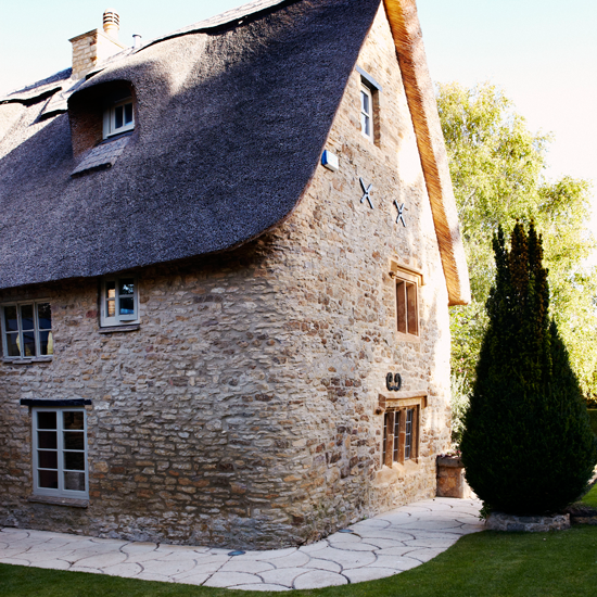9 things you need to know before buying a thatched house | Ideal Home