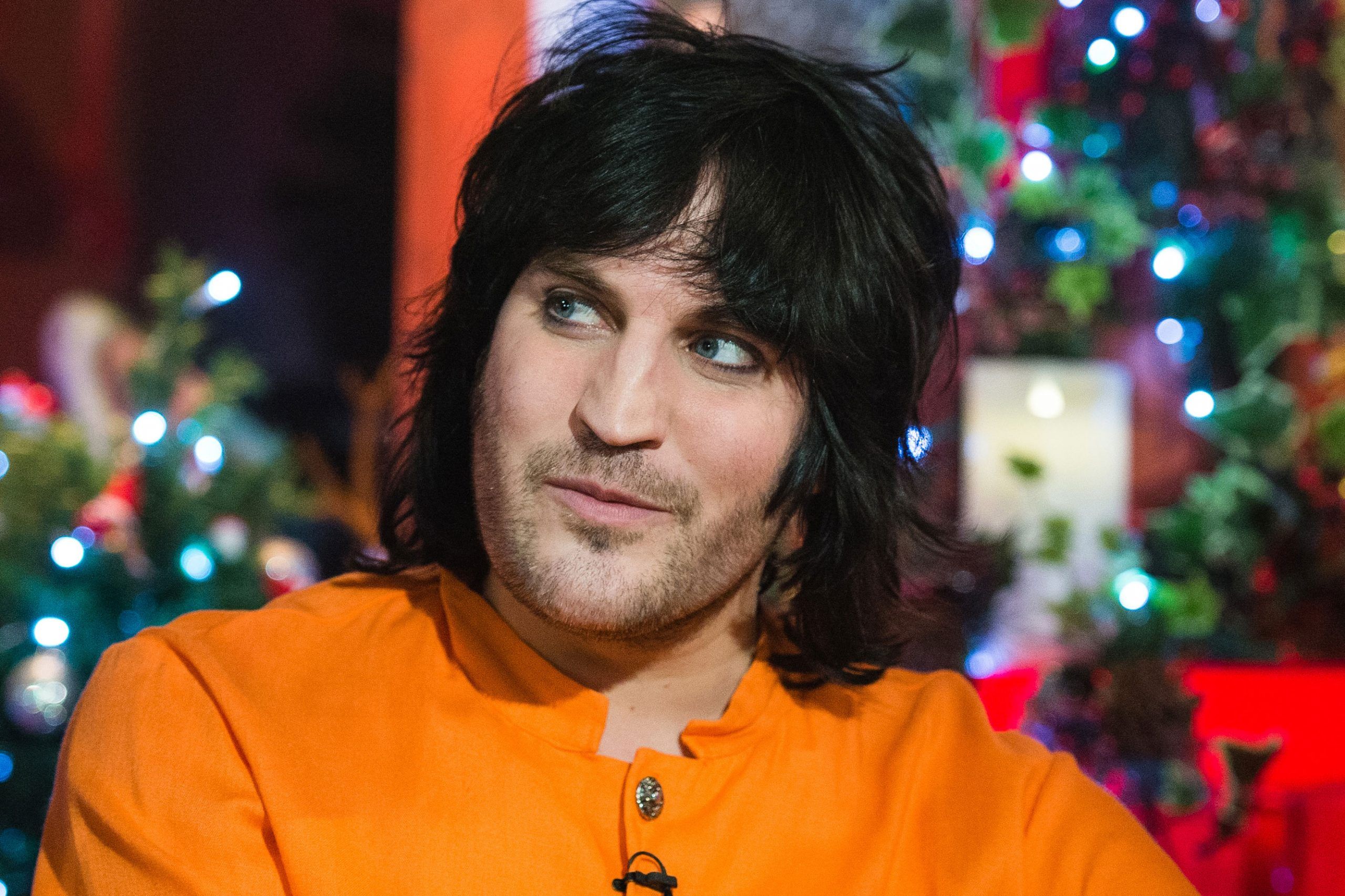 Noel Fielding launches daily art initiative for kids who are bored at ...