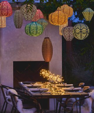 Outdoor table lighting ideas: 9 ways to create ambiance | Homes and Gardens