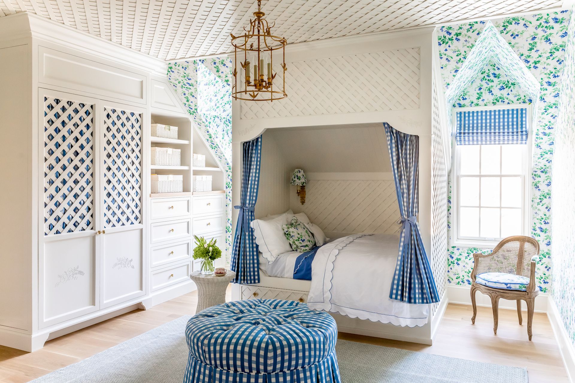Here's 17 Ways to Divide a Bedroom Into Two Separate Rooms