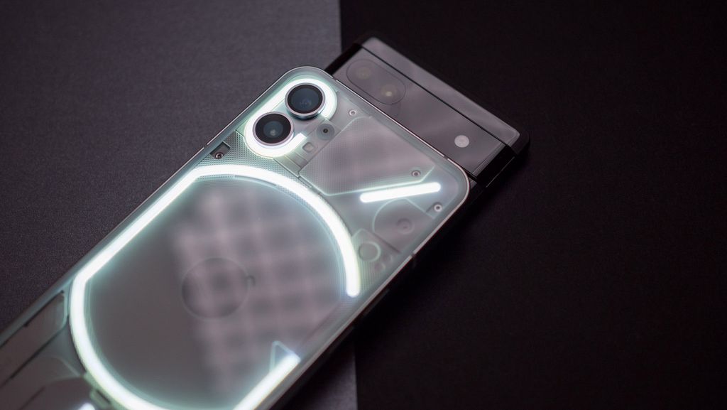 The Nothing phone (1) survives durability test that the OnePlus 10 Pro ...