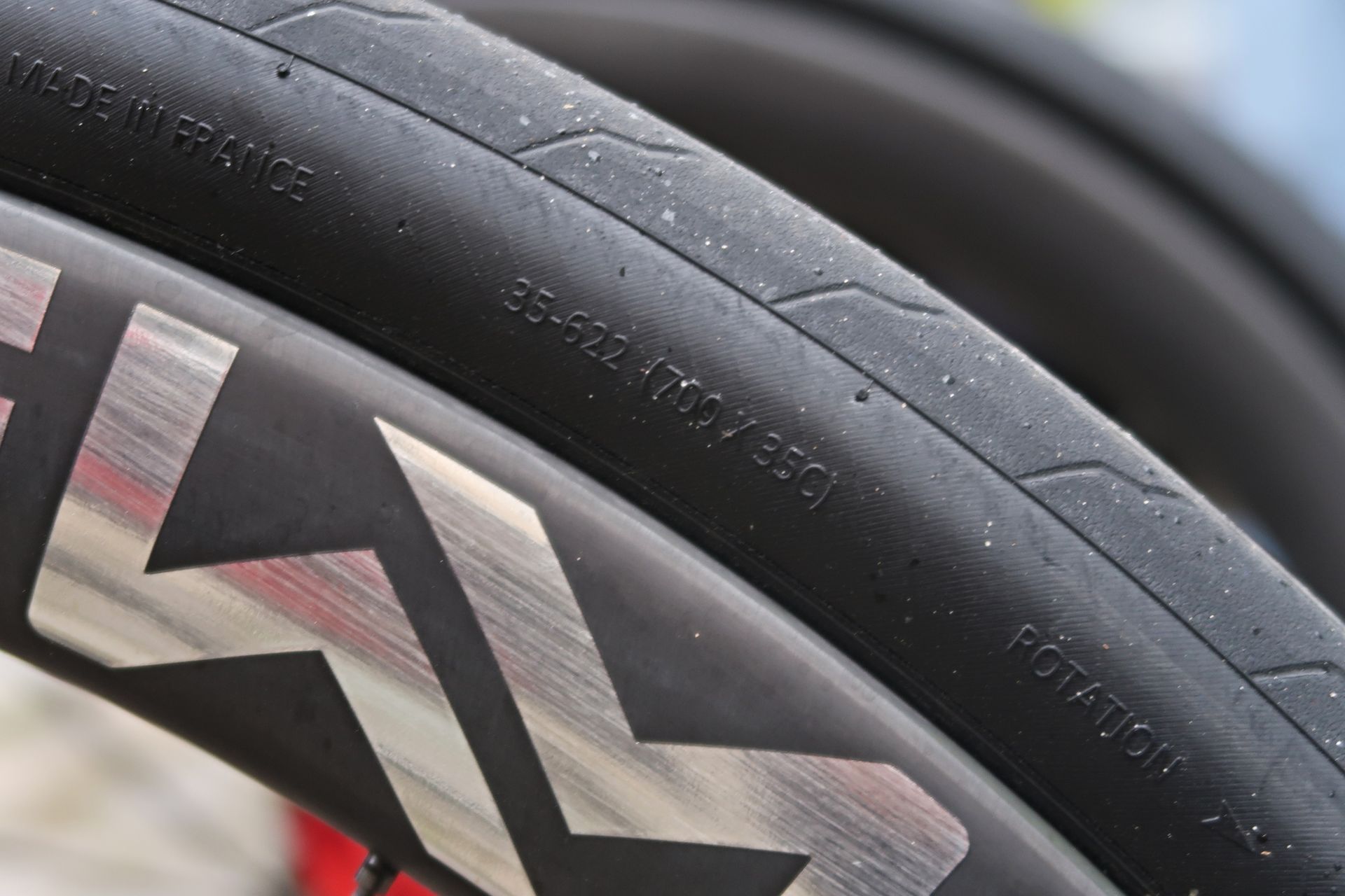 Unreleased wheels, monster chainrings, and surprisingly skinny tyres ...