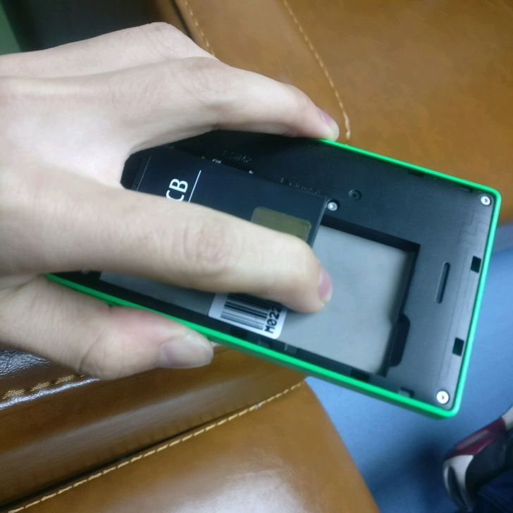 Canceled Nokia Lumia prototype surfaces with impressively slim bezels ...