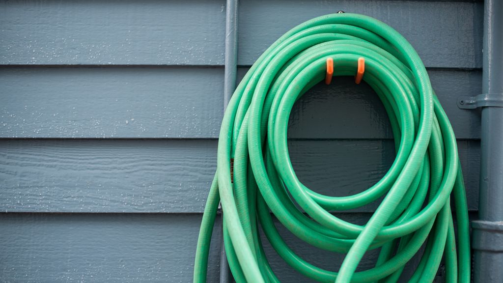 How to maintain a garden hose: 5 expert tips | Homes and Gardens