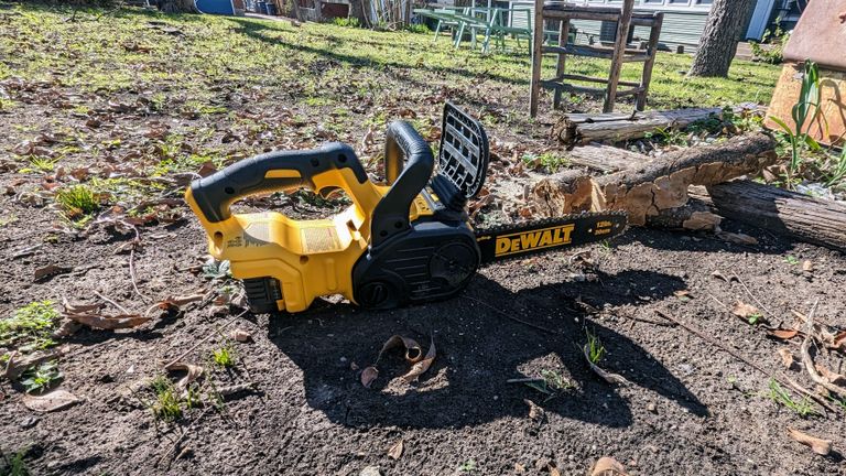 DeWalt DCCS620P1 20V MAX 12in. Brushless Cordless Battery Powered ...