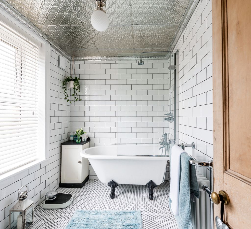 How to clean a bathroom – 10 steps to deep clean your space quickly ...