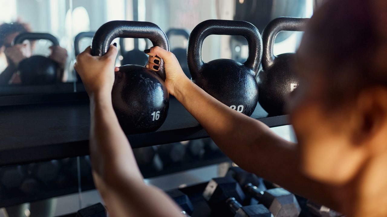 How heavy should my kettlebell be for swings? This PT has the answer ...