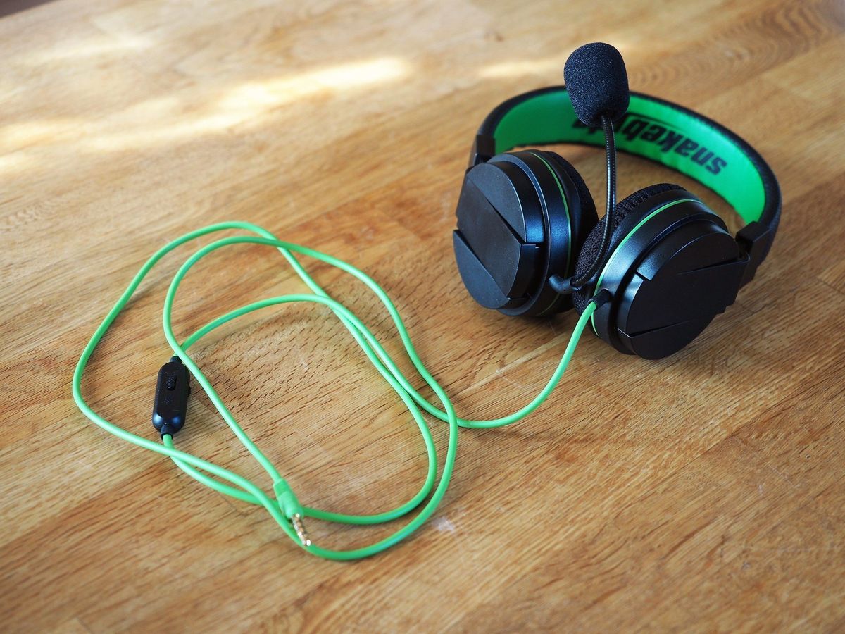 Snakebyte Head:Set X [Review]: Palm-sized Xbox headset, big audio ...