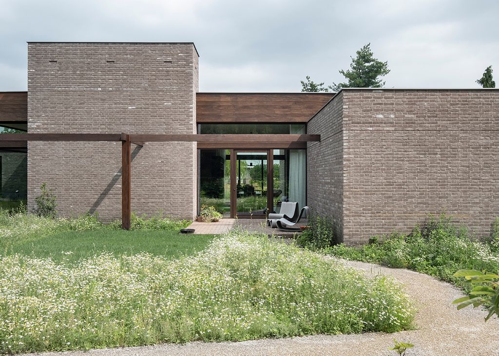 Belgian brick bungalow draws on California modernism | Wallpaper*