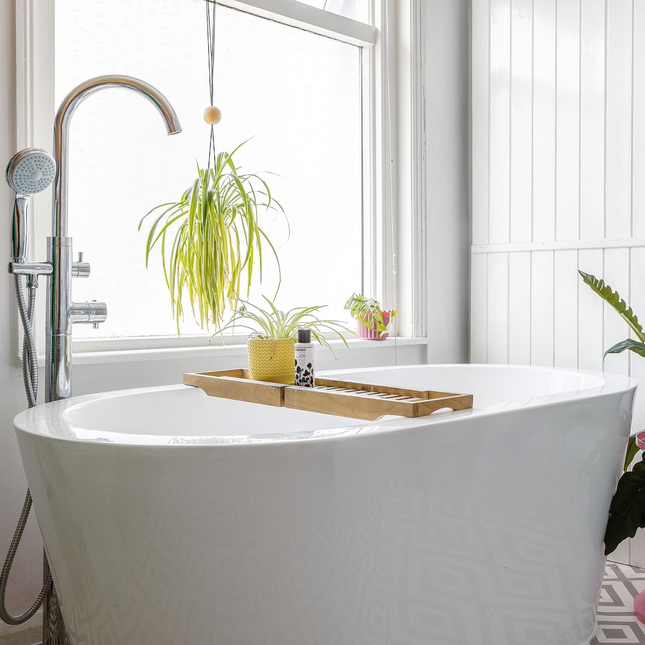 How to get rid of yellow stains on pillows once and for all | Ideal Home
