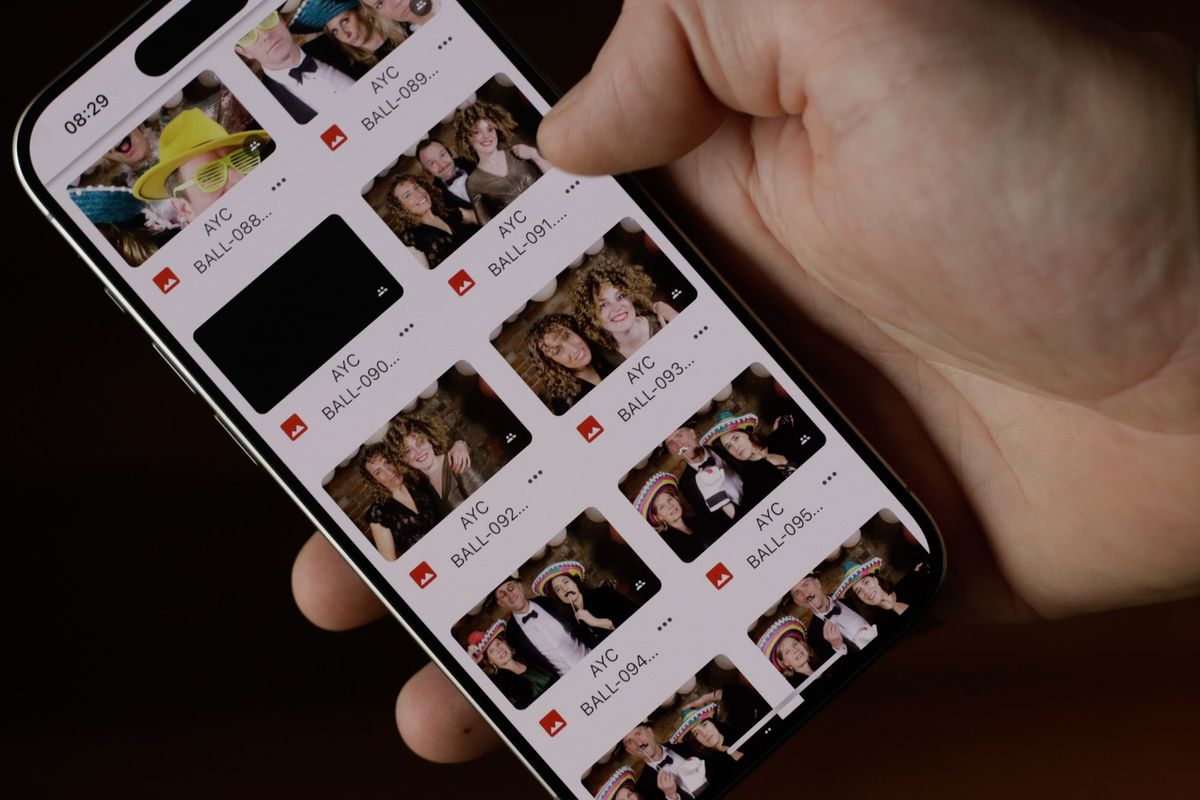 How to set up your very own photo booth at weddings, parties and ...