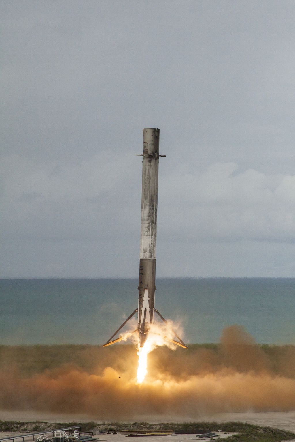 See Awesome Photos of SpaceX's Dragon Launch and Rocket Landing | Space