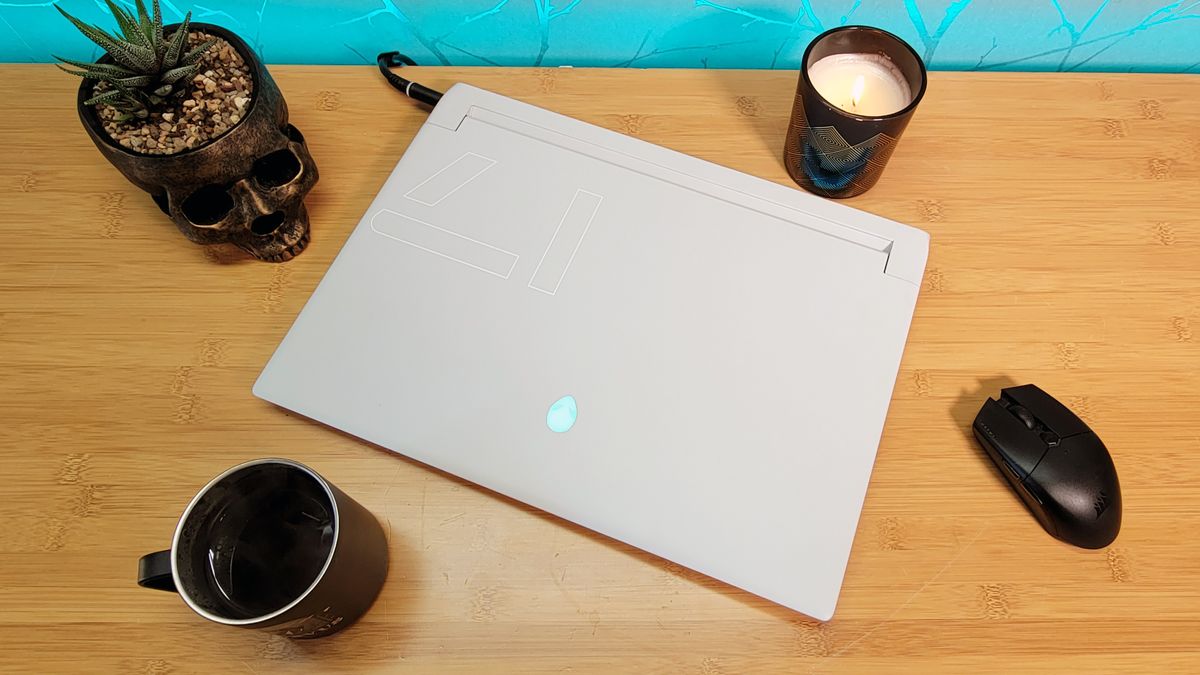 Alienware x17 R2 Review: Top-Tier Power and Style | Tom's Hardware