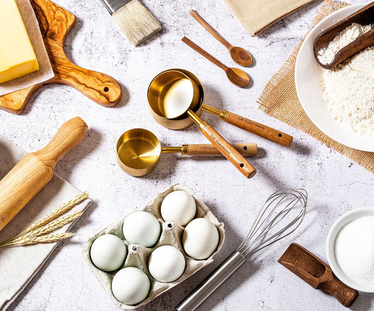 How to store bakeware: 5 tricks to prevent toppling trays | Homes and ...