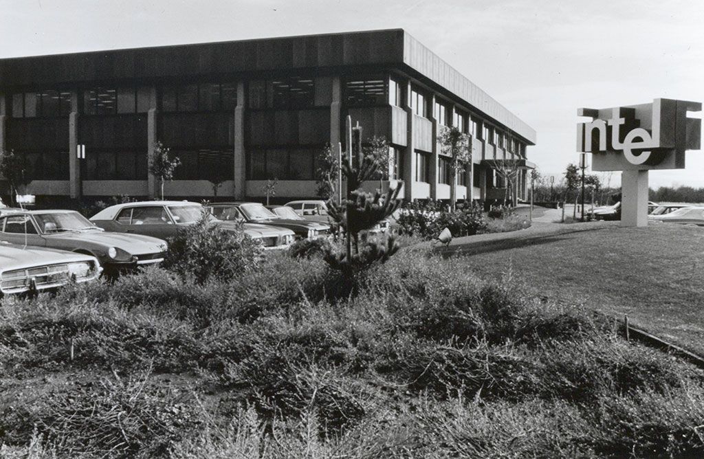 Intel reflects on Moore’s Law as 50-year anniversary comes into view ...