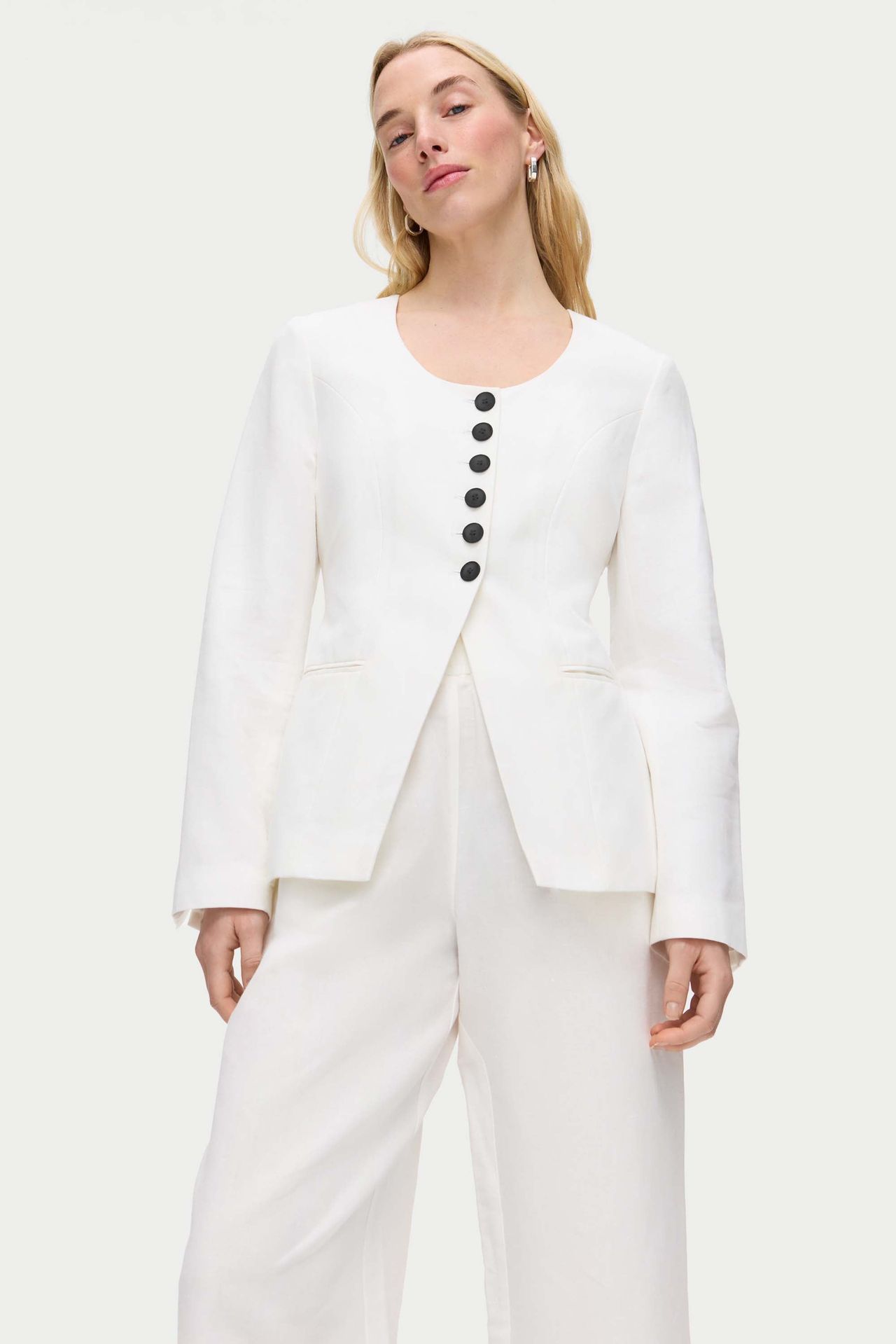 The Best Linen Blazers That’ll Unlock a Very Chic Spring | Who What Wear