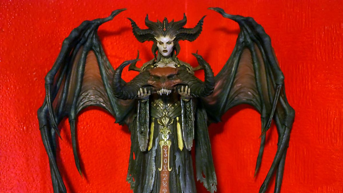 I bought the insane Diablo 4 Lilith statue so you don't have to ...