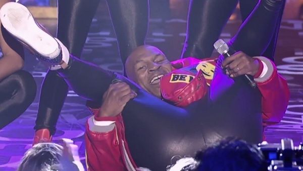 Watch Terry Crews Rip Off His Shirt, Sing Vanessa Carlton On Lip Sync ...