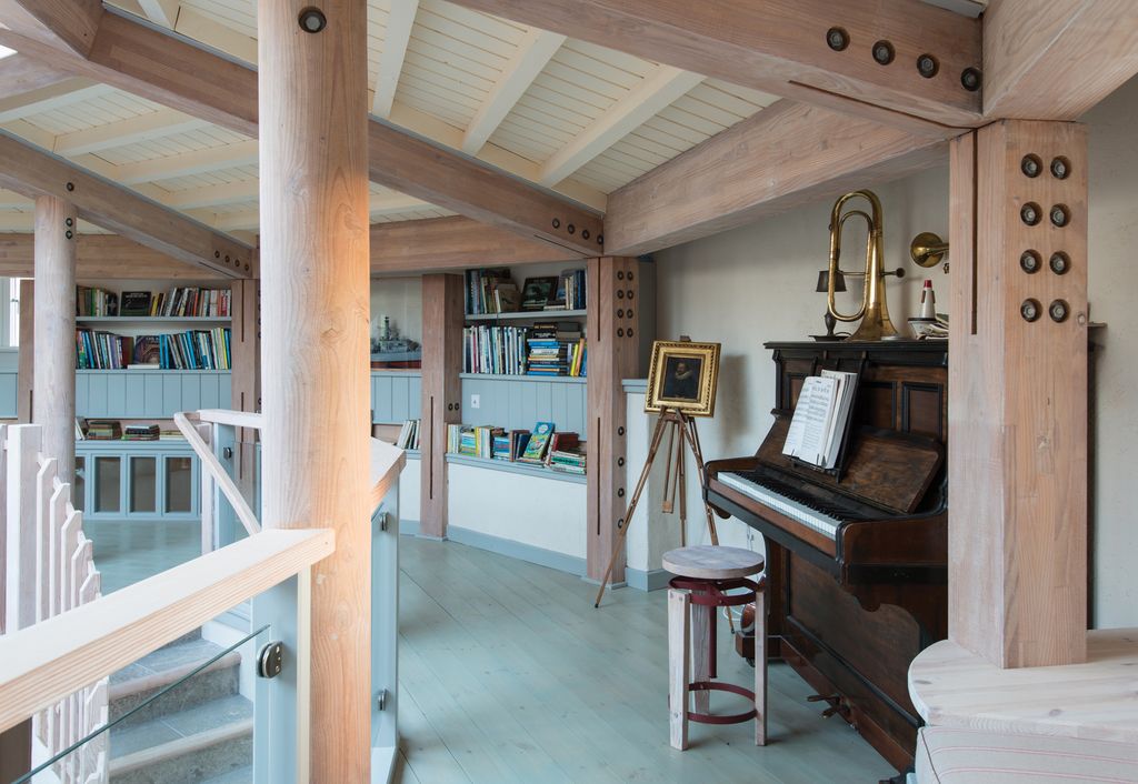 Incredible Landing Ideas to Add Wow-Factor | Homebuilding