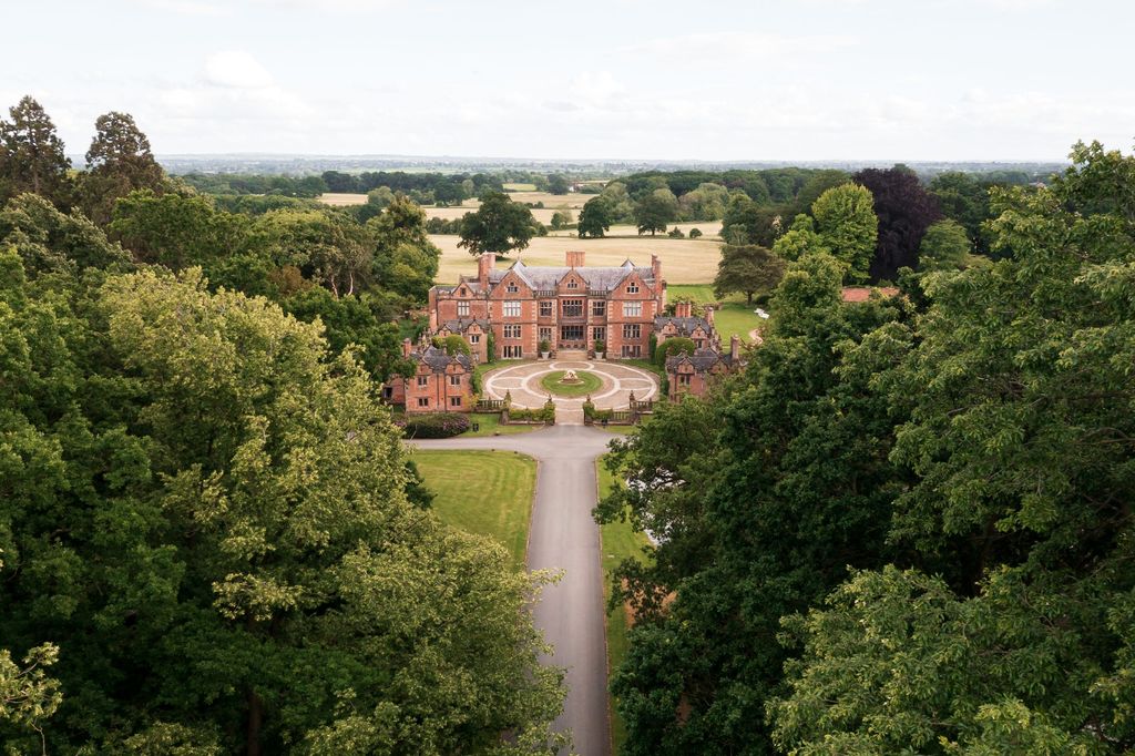 A recently refurbished Jacobean hall with 100 acres, a clocktower, lake ...
