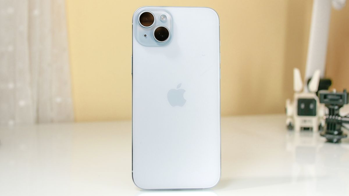 Apple iPhone 15 Plus review: Big screen, very big battery life | Tom's ...