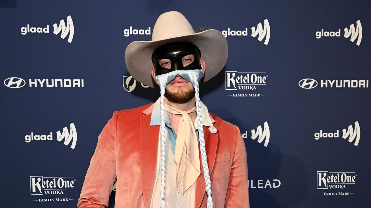 Orville Peck's modern rustic kitchen has designers in awe | Homes and ...