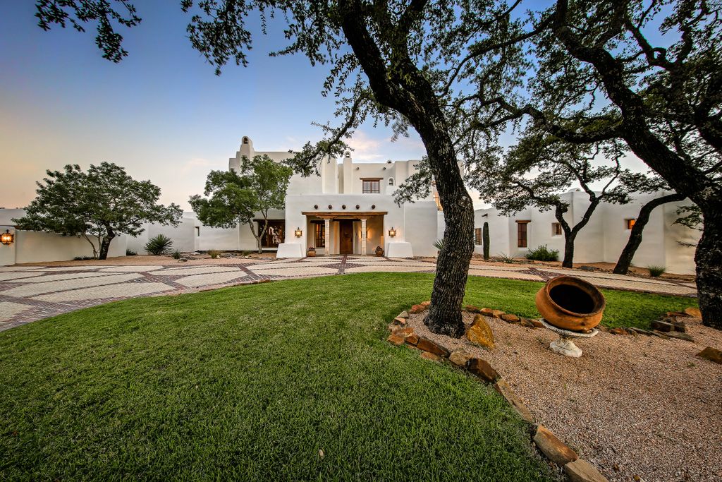 George Strait's mansion is on sale for $7.5 million | Homes and Gardens