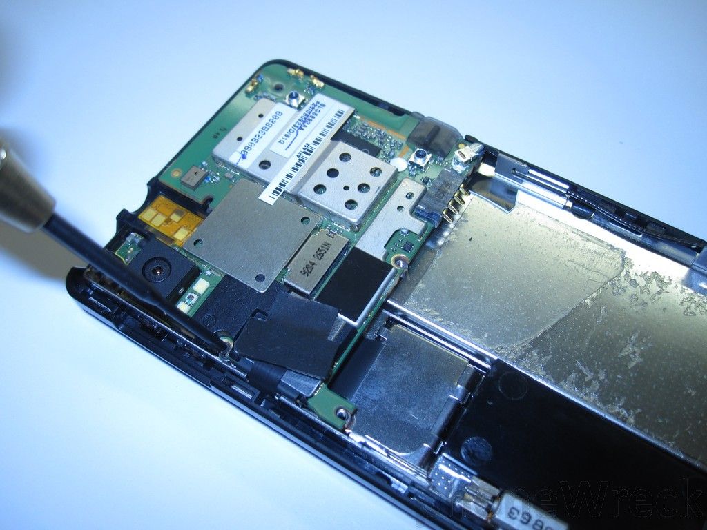 DISASSEMBLED: Motorola's DROID Smartphone | Tom's Hardware