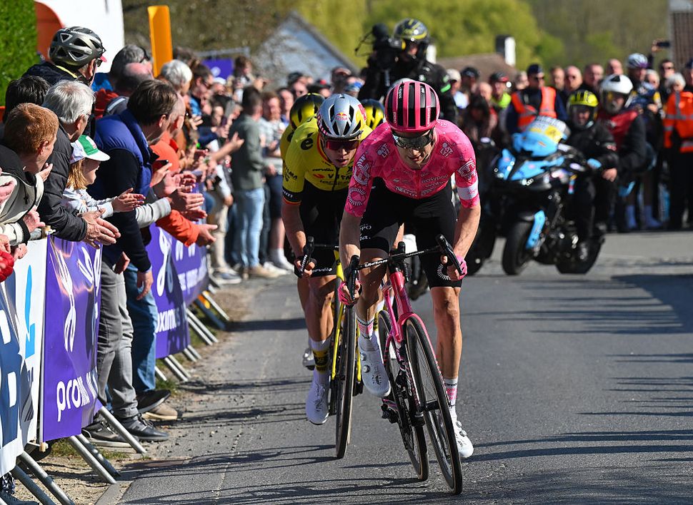 Dwars door Vlaanderen 2025: Neilson Powless out-sprints Wout van Aert in one against three from ...