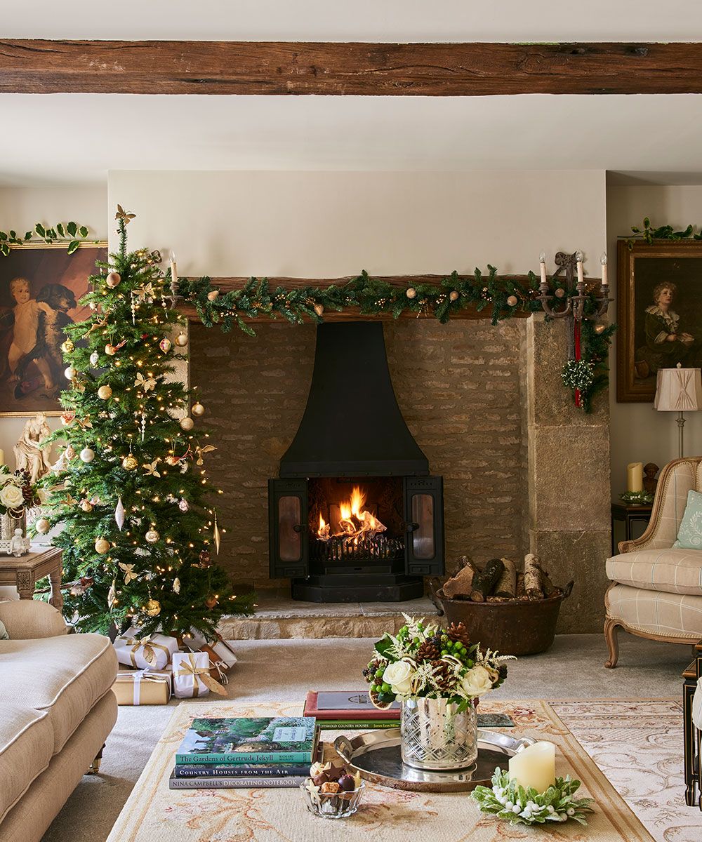 A festive 16th-century stone cottage in Wiltshire | Homes and Gardens