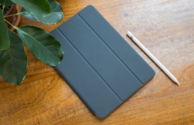 Apple iPad 9.7-inch (2018) - Full Review and Benchmarks | Laptop Mag