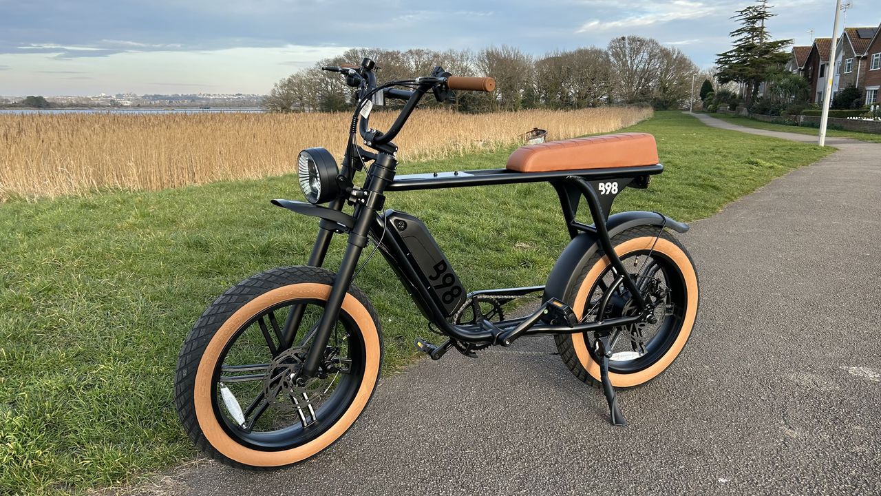 Halfords B98 Electric Hybrid Bike review: big-tyred bruiser with a ...
