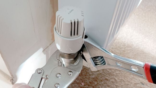 How to fit thermostatic radiator valves : a four step guide | Homebuilding
