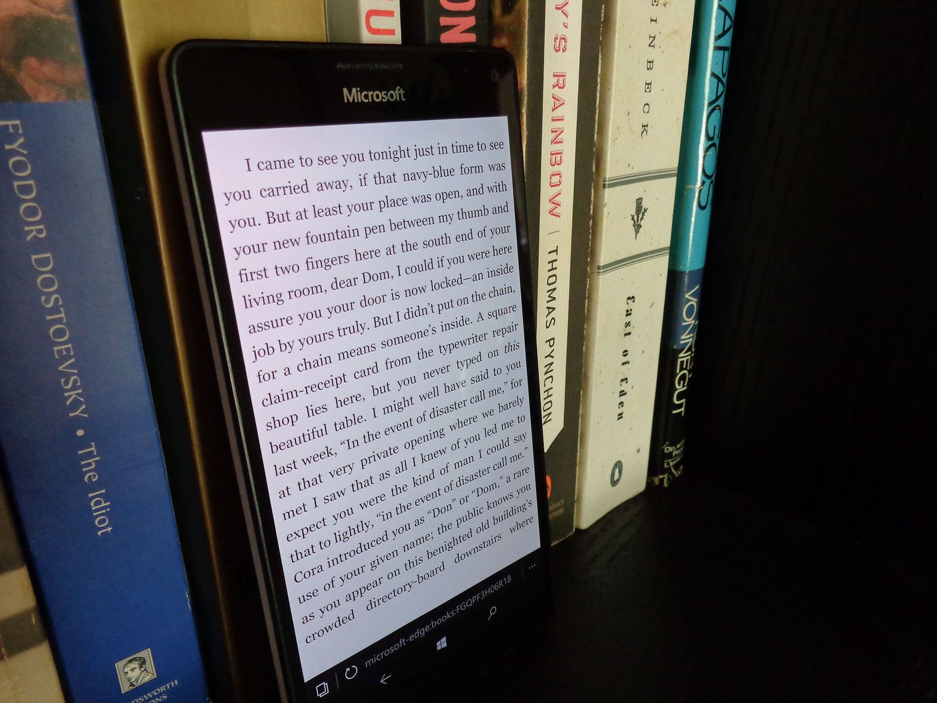 How to buy and read e-books in Windows 10 Mobile Creators Update ...