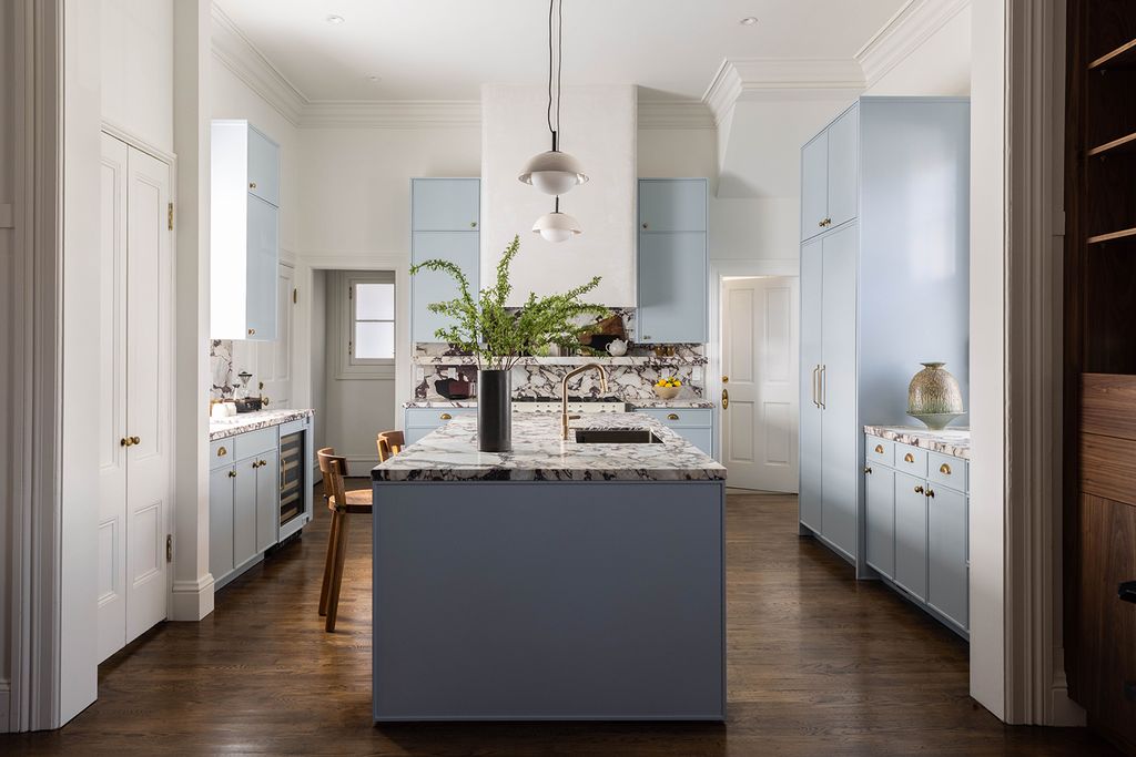 10 kitchen island color ideas designers use to elevate spaces | Livingetc