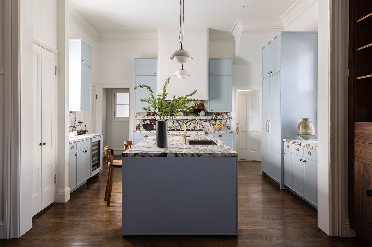 10 kitchen island color ideas designers use to elevate spaces | Livingetc