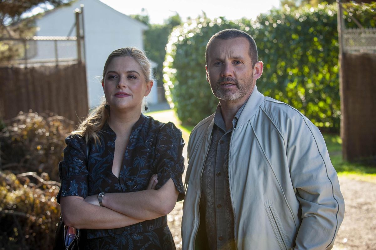 Neighbours spoilers: Melanie Pearson meets a MYSTERY man! | What to Watch