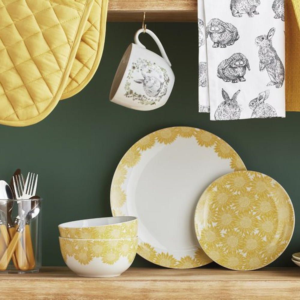 This Asda sunflower dinner set will brighten up this dreary January ...