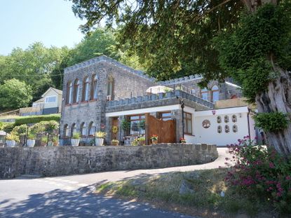 'A wreck' in Herefordshire that's been transformed into a wine ...