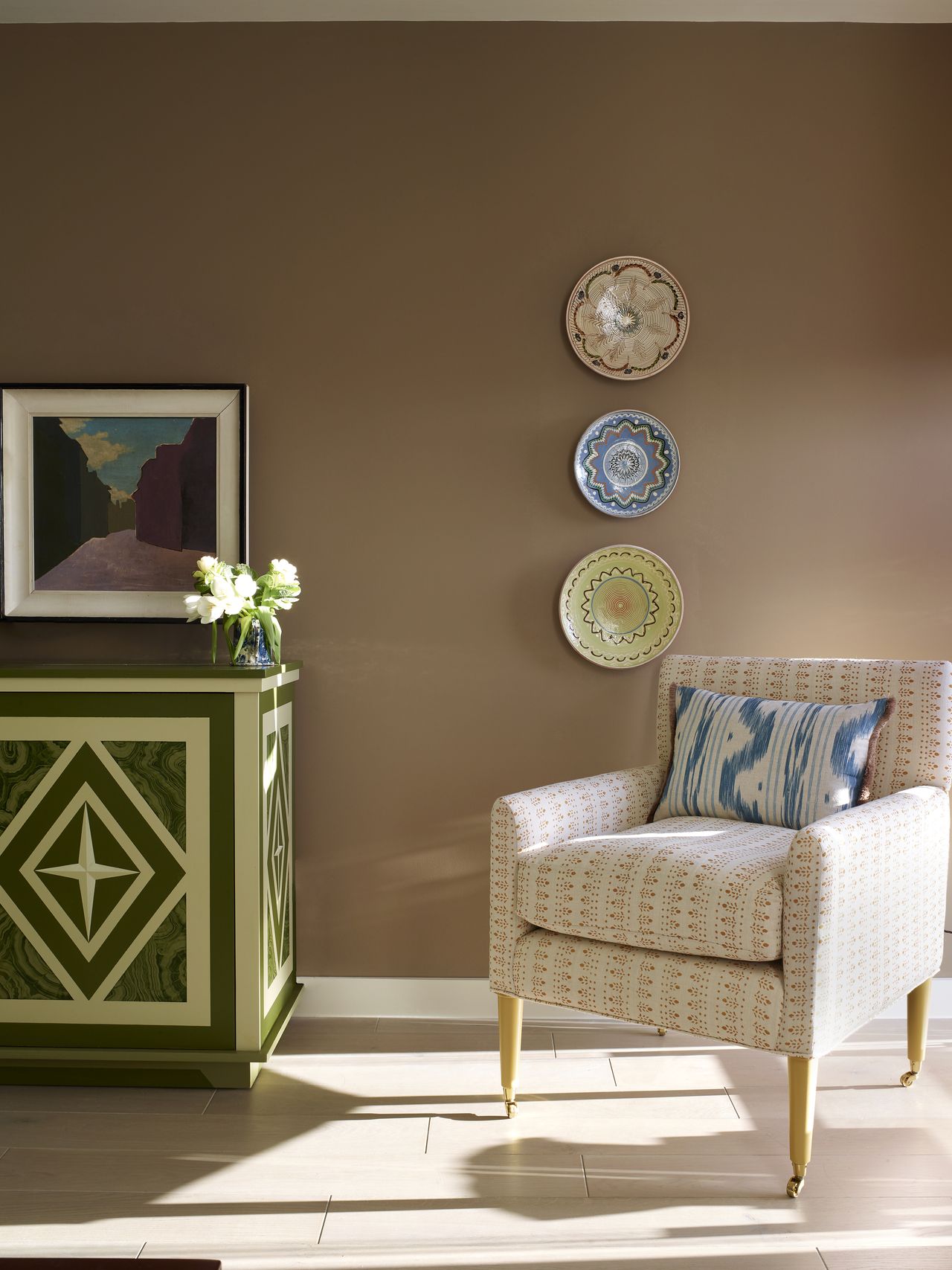 You need these tricks for using the new brown color trend | Livingetc