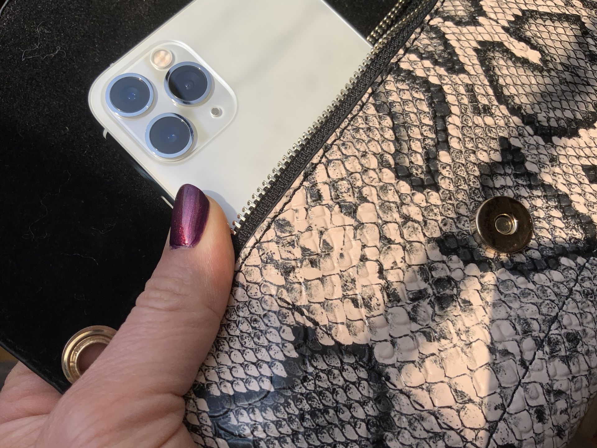 Casery Convertible Fanny Pack review: On trend | iMore