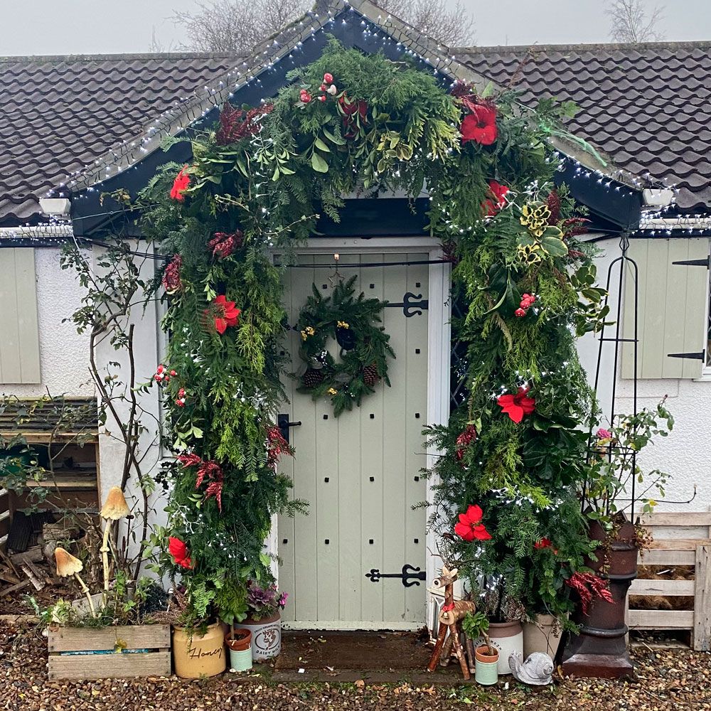 Homeowner saves £200 by making her own DIY Christmas arch for £47 ...
