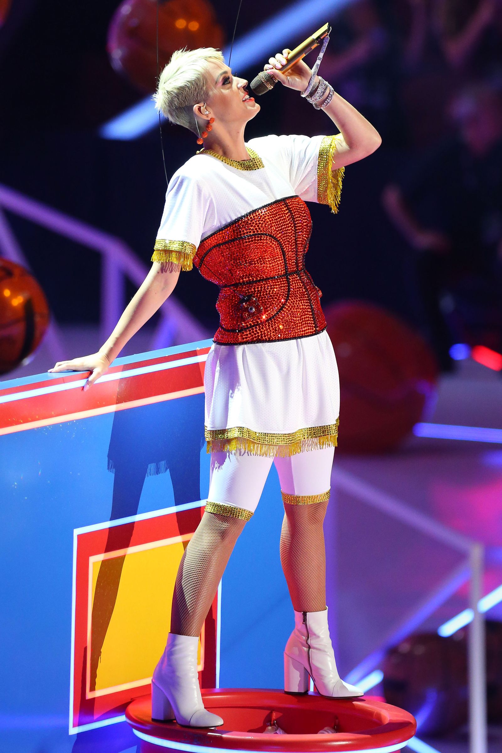 Katy Perry's 2024 VMAs Red Carpet Look Brings the Nasty-Sweaty Club Rat ...