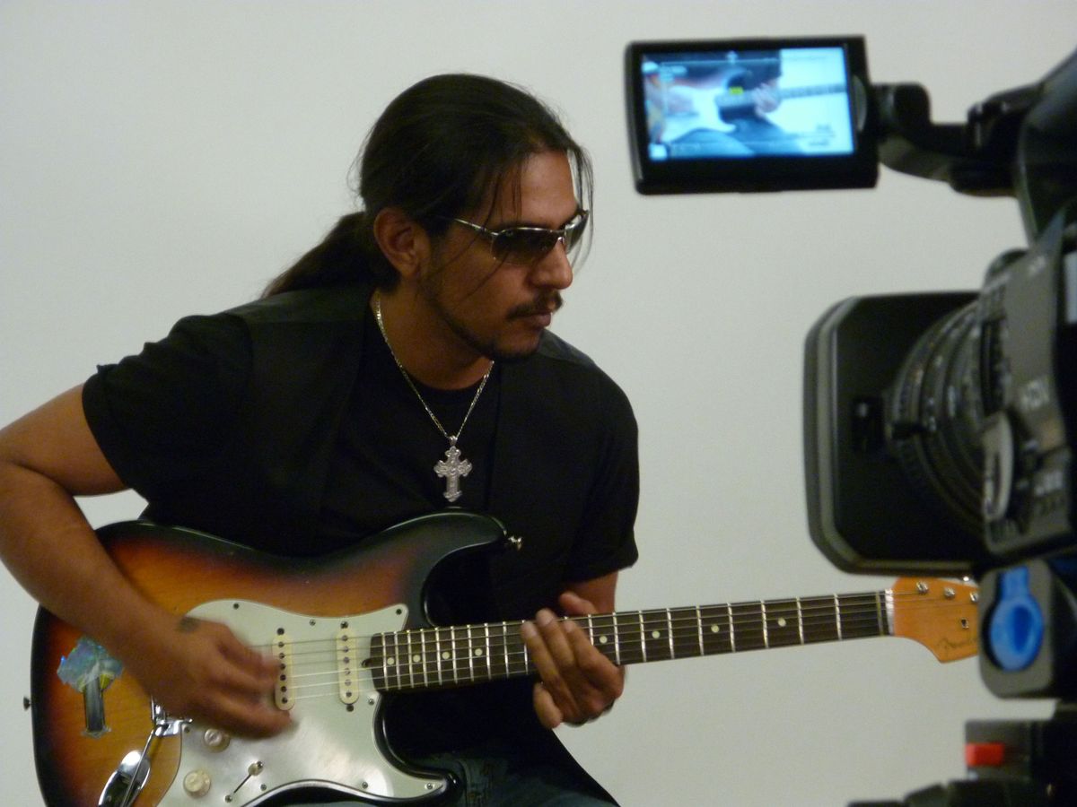 Video: Los Lonely Boys' Henry Garza in the Guitar World Studio | Guitar ...