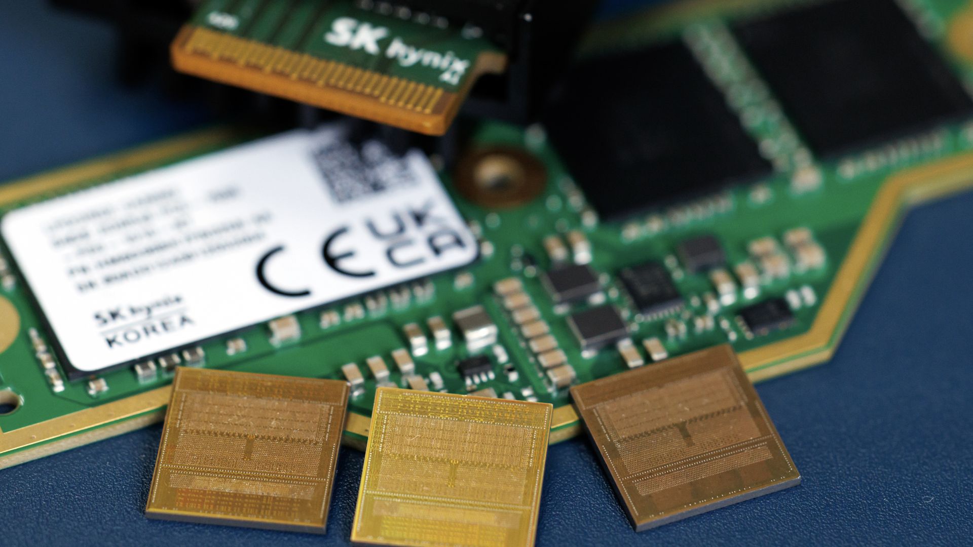 Intel is co-developing new Z-Angle Memory to compete with HBM used in ...
