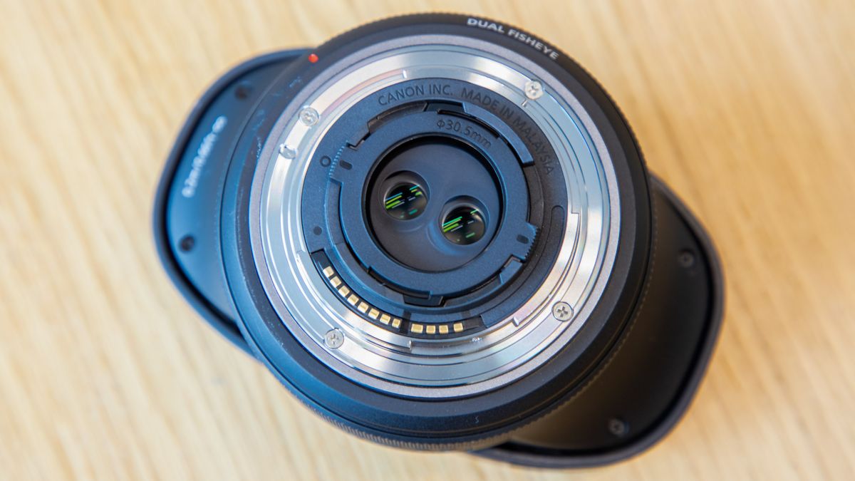 Canon goes all-in on VR, with its second virtual reality RF lens ...