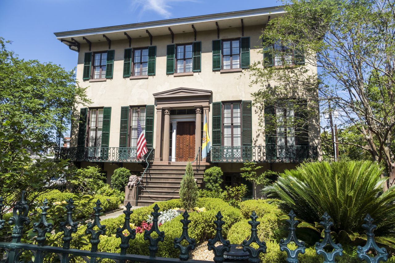 Savannah's Southern charm and complicated history is on full display ...