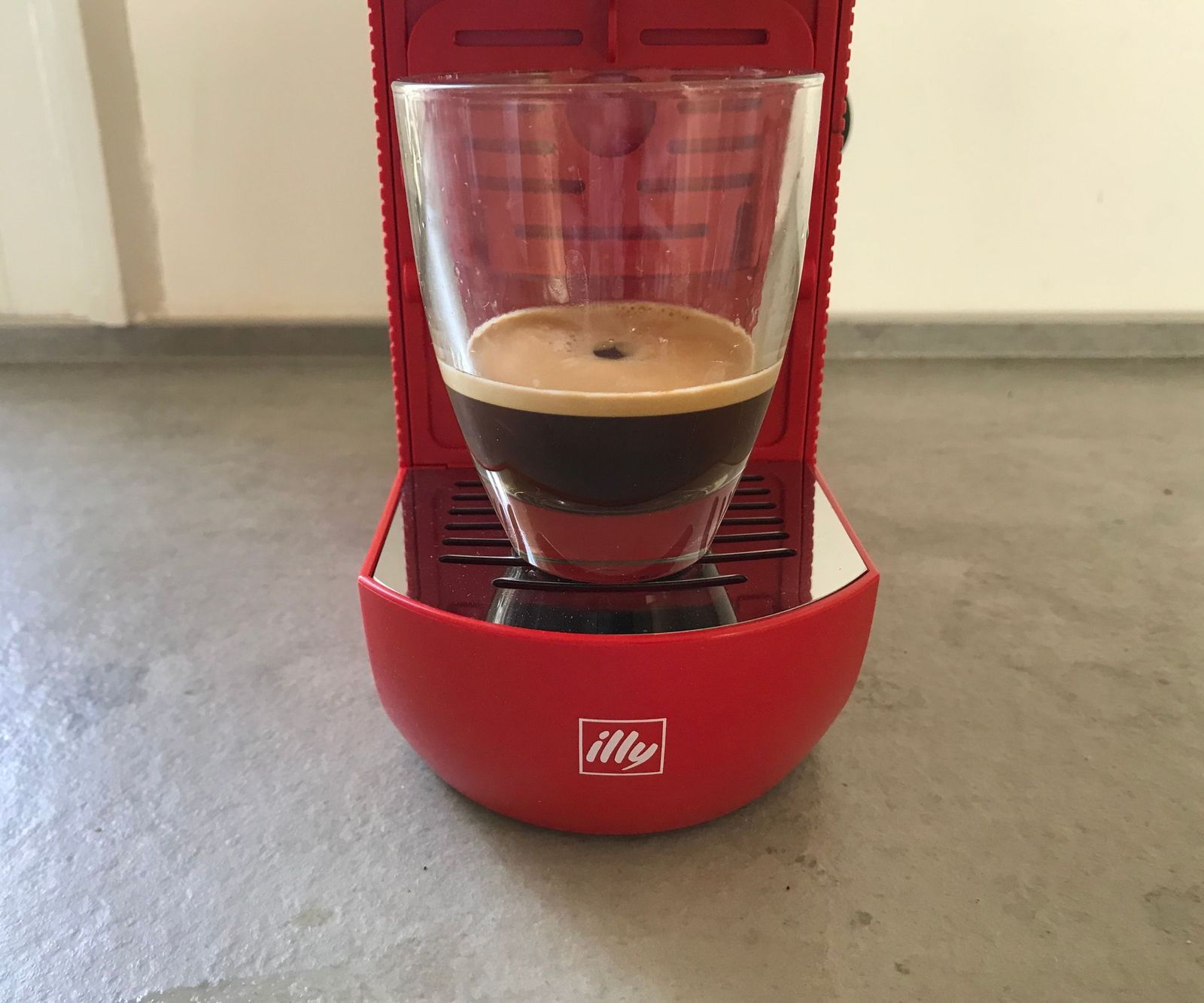 illy ESE coffee maker review: for chic compostable coffee | Homes and ...