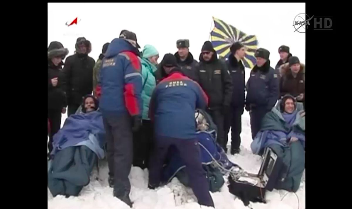 Soyuz Landing Photos: US-Russian Expedition 38 Crew Returns to Earth ...